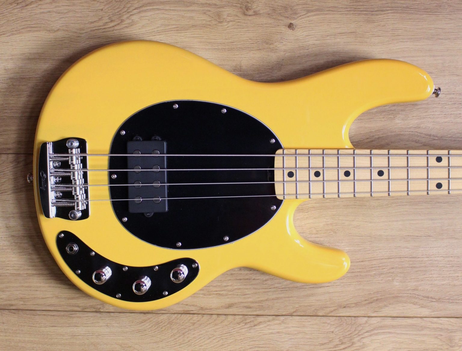 Sterling by Music Man Sting Ray Classic 24 BSC - Tanne Bass Corner